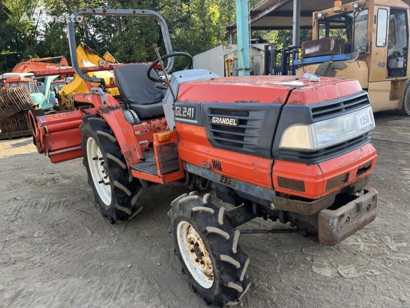 Kubota TRACTOR(Kubota) traktor točkaš