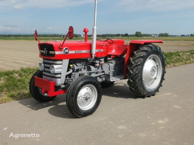 Massey Ferguson TRACTOR(Massey Ferguson) traktor točkaš