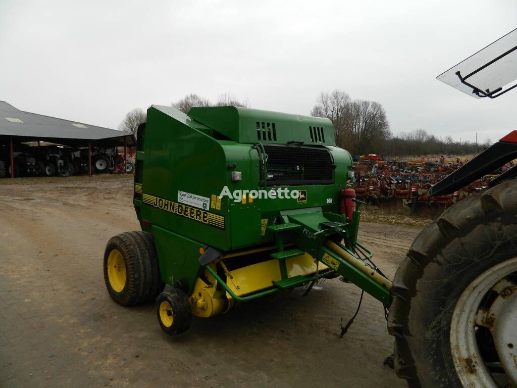 John Deere 575 balirka za okrugle bale