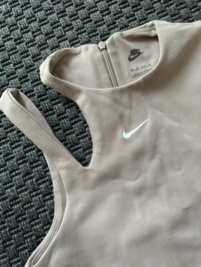 Nike Bodi Sportswear Essential NOV