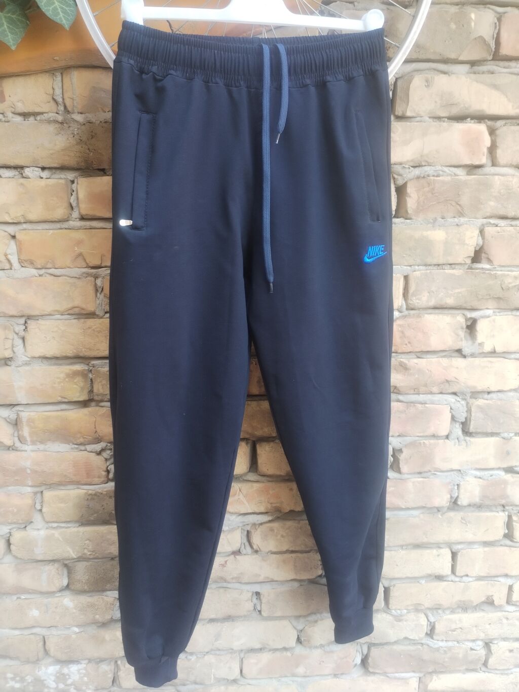 Nike muska trenerka L vel Pamuk elastin Vel L Struk po 30 tegli do 48