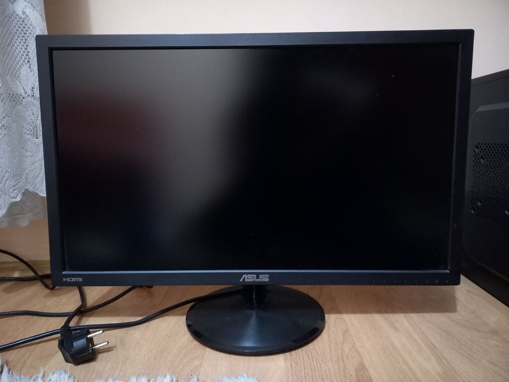 Prodajem korišćen desktop računar u odličnom stanju, idealan za