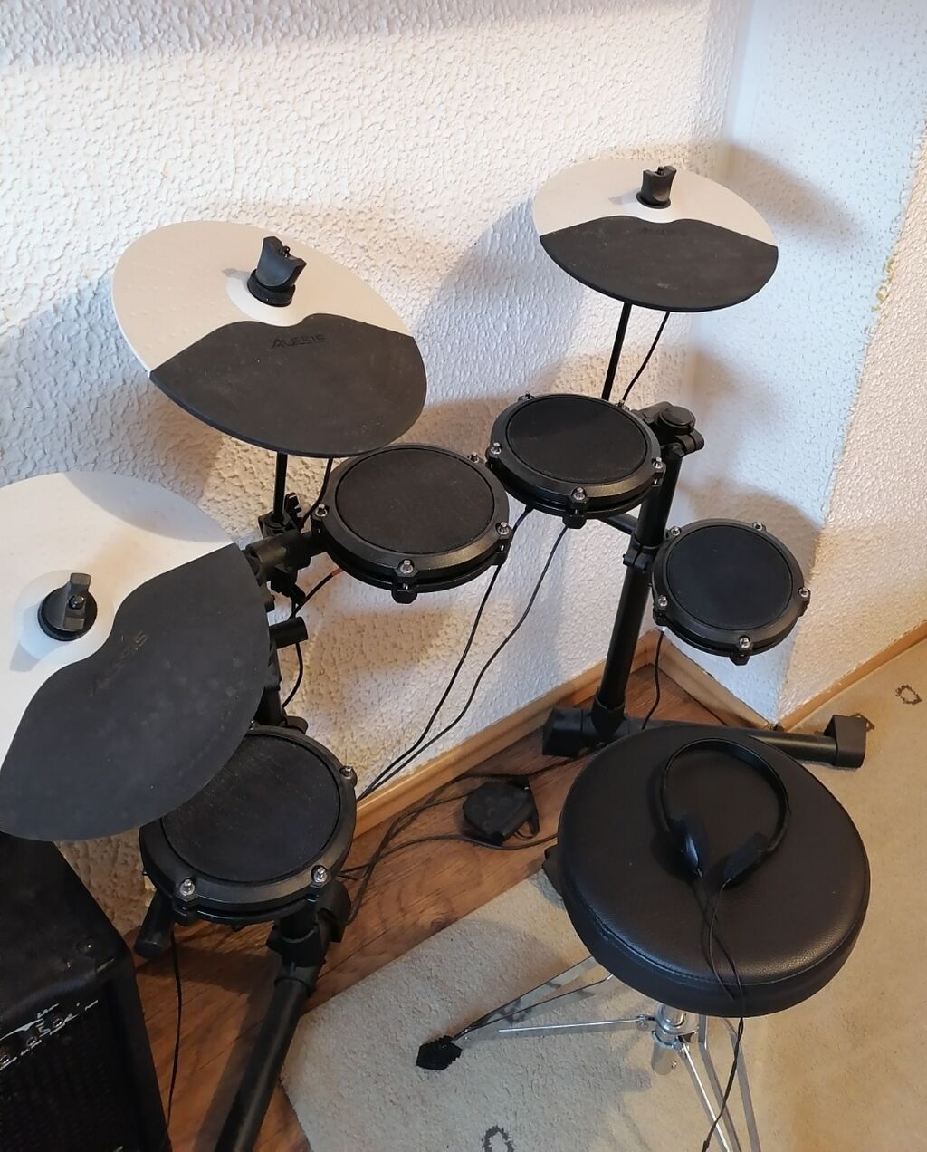 Električni bubnjevi marke "Alesis Debut Kit" novi ne korisceni sa