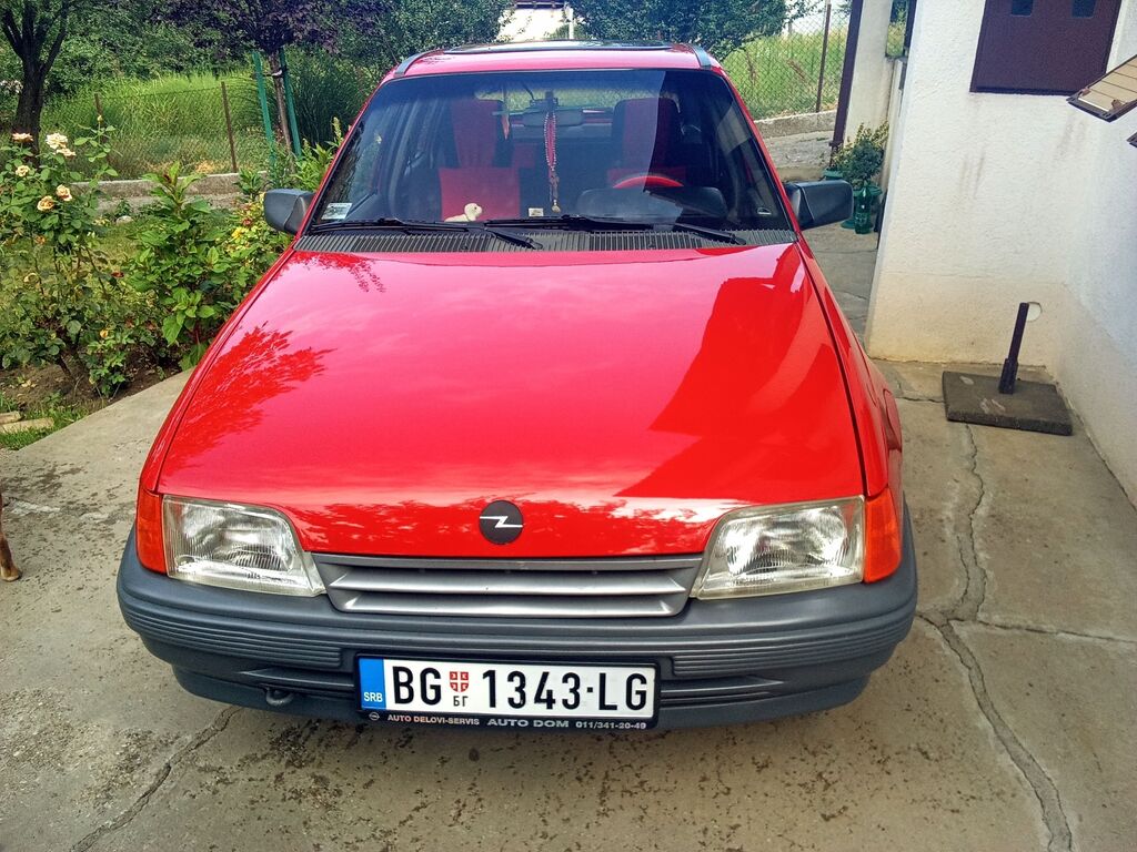 Opel Kadett: 1.3 l | 1986 г. | 215000 km. Hečbek