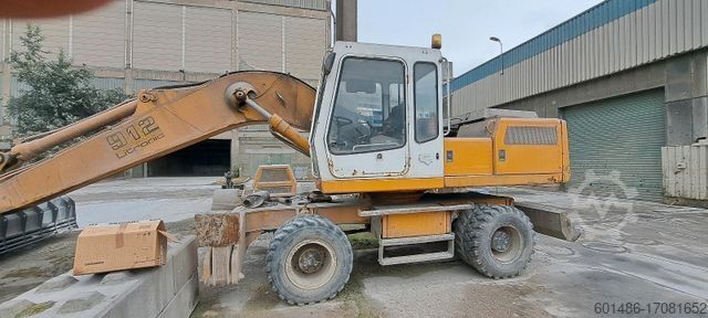 Mobilni bager
LIEBHERR A 912