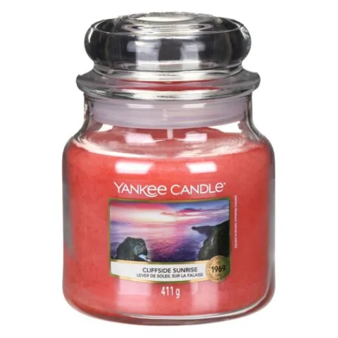 Cliffside Sunrise - Yankee Candle mirisna sveća M (nektarine, jagoda, hibiskus)