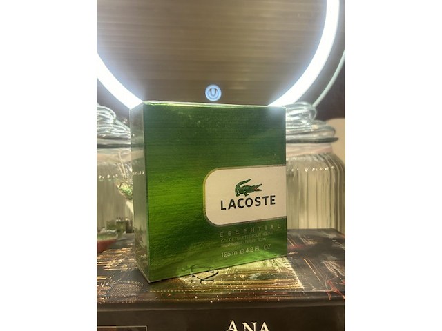 Lacoste Essential