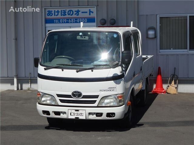 Toyota DYNA kamion s ravnom platformom < 3.5t