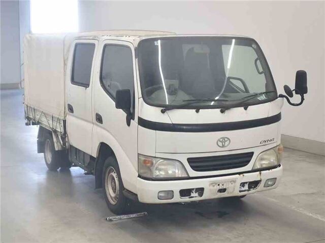 Toyota DYNA kamion s ravnom platformom < 3.5t