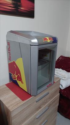 Mini bar frižider Red Bull