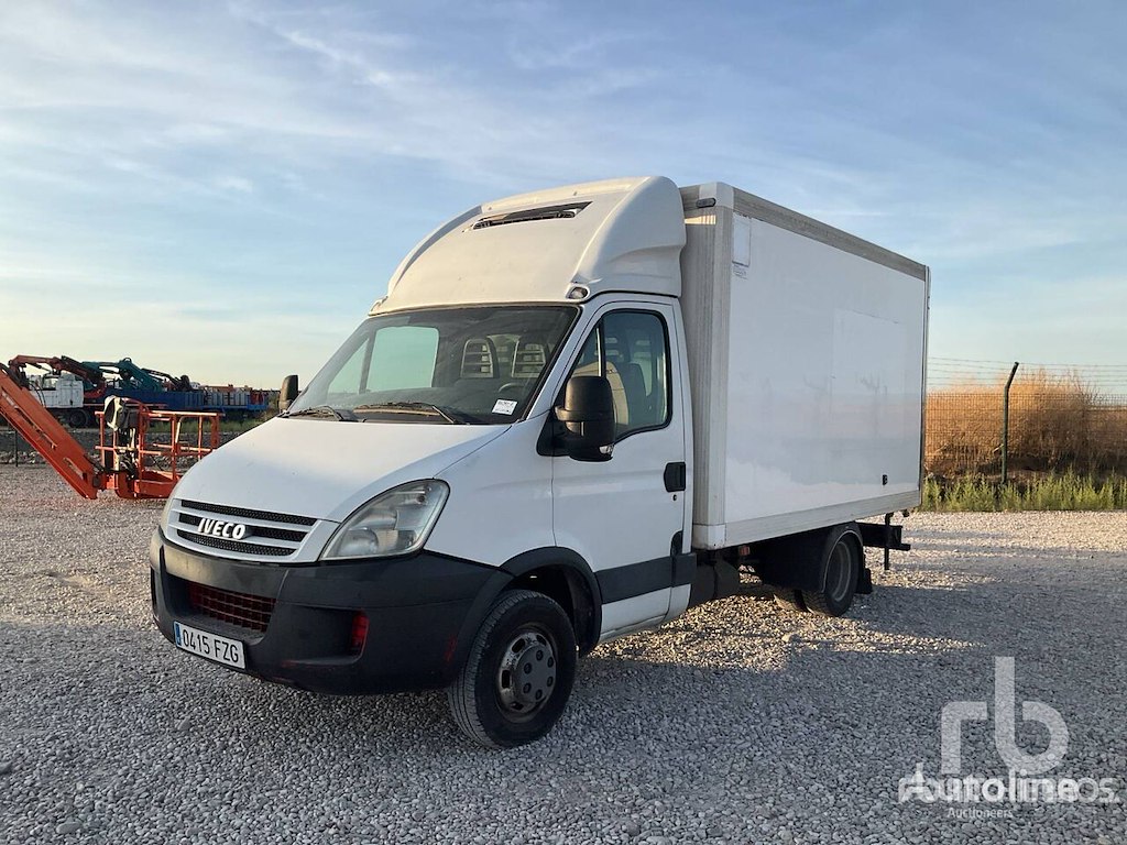 Prodaje se IVECO 35C15 4x2 kamion hladnjače na aukciji