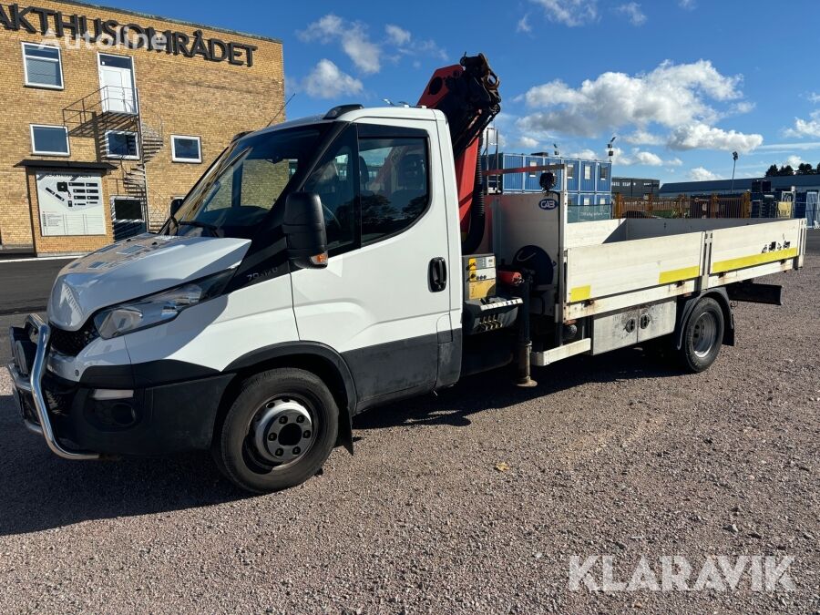 Prodaje se IVECO Daily kamion s ravnom platformom na aukciji