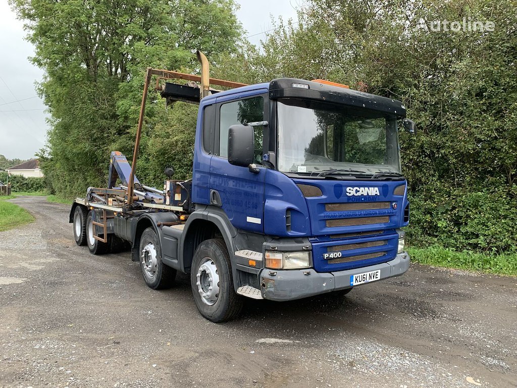 Scania P400 kamion s ravnom platformom