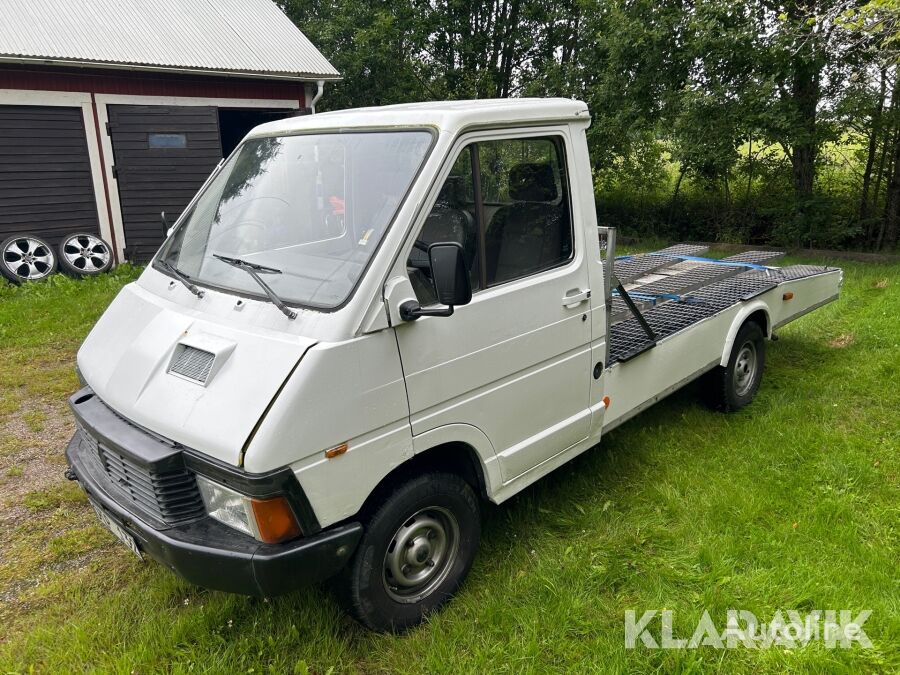 Prodaje se Renault Trafic autotransporter na aukciji