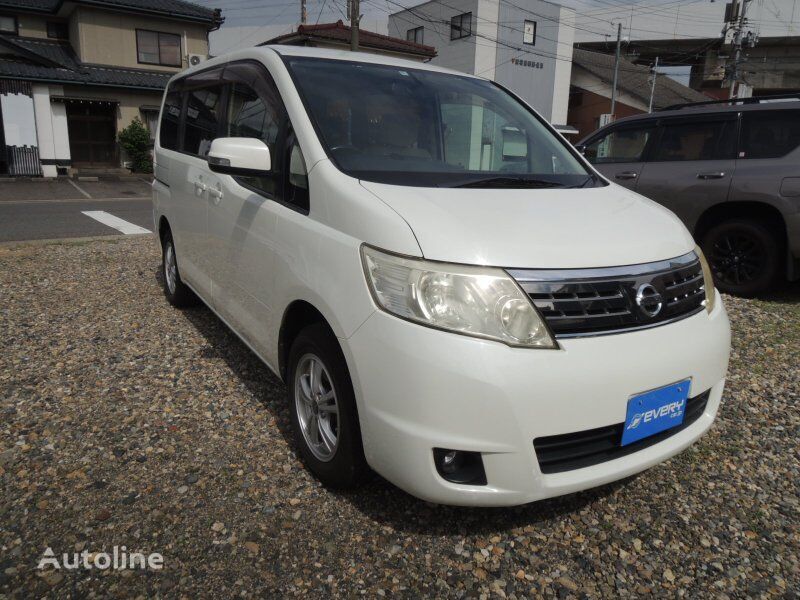 Nissan SERENA putnički minibus