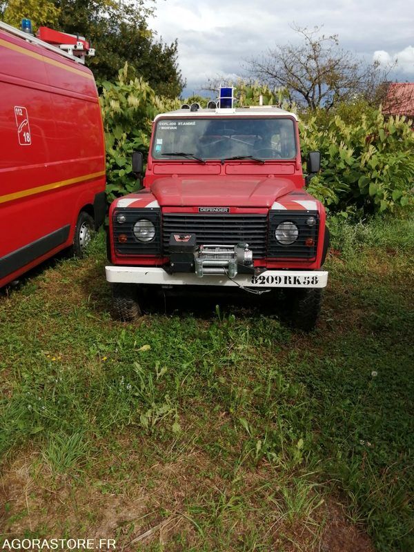 Prodaje se Land Rover DEFENDER pikap na aukciji