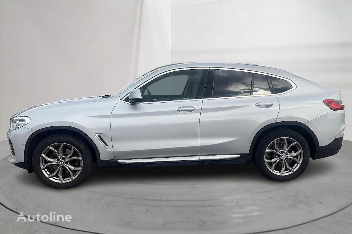 Prodaje se BMW X4 krosover na aukciji