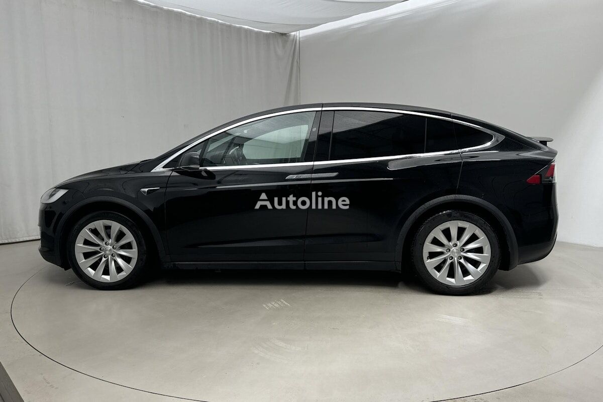 Prodaje se Tesla Model X krosover na aukciji