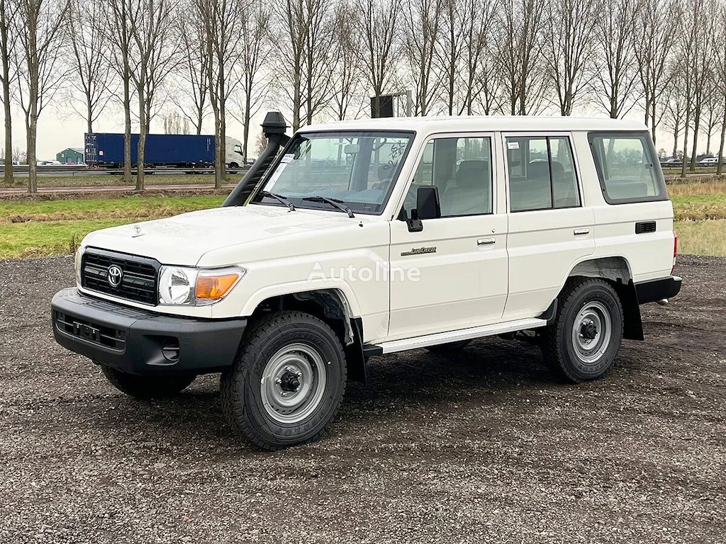 Novi Toyota Land Cruiser HZJ76 Sports Utility Vehicle terenac (TO4856)