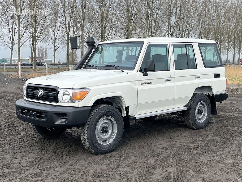 Novi Toyota Land Cruiser HZJ76 Sports Utility Vehicle terenac (TO4882)