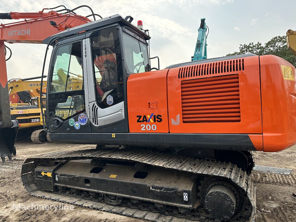 Hitachi ZX200 bager guseničar