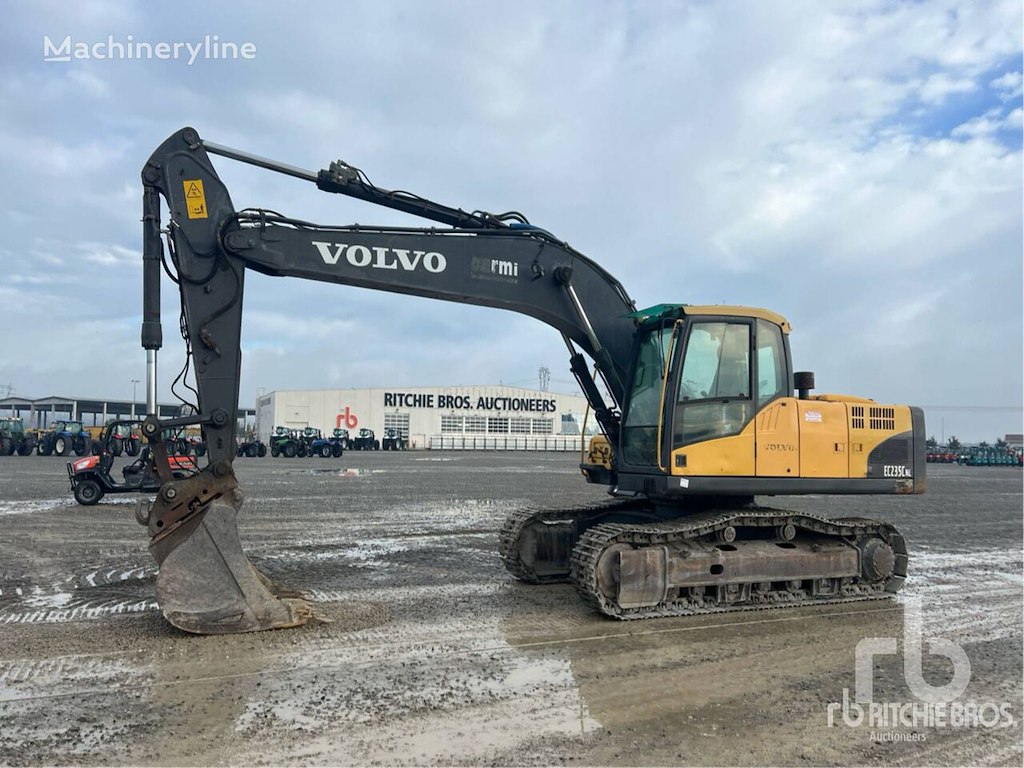 Prodaje se Volvo EC235CNL bager guseničar na aukciji