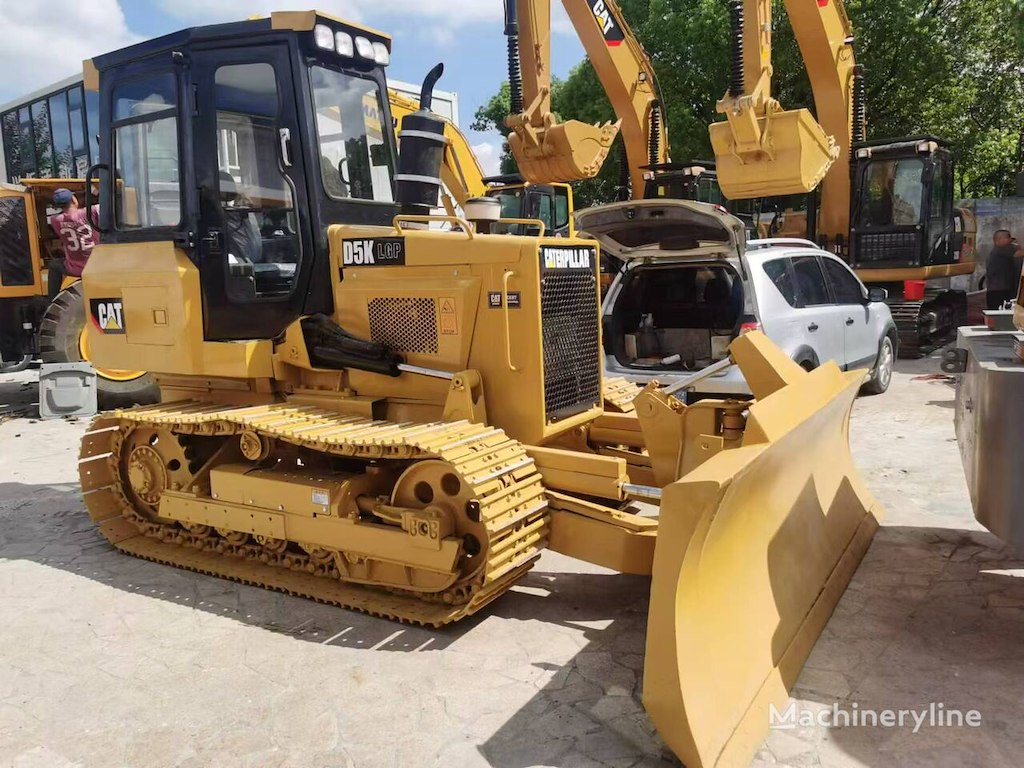 Caterpillar D5 buldožer