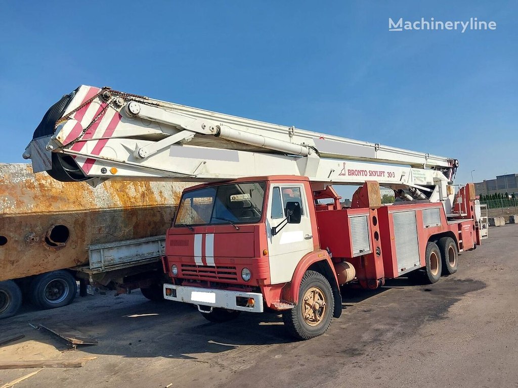 KamAZ 53213 BRONTO LIFT 300 auto dizalica s korpom