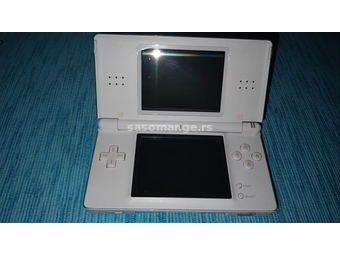 Nintendo DS lite, USB kablic za punjenje, olovcica, igrica