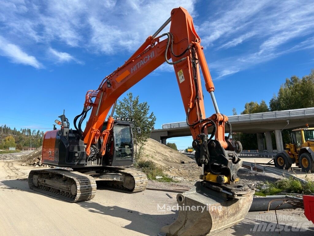 Hitachi ZX 225 US R LC-5 B bager guseničar