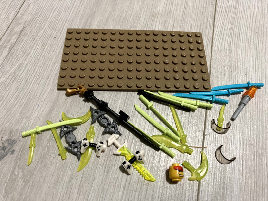 LEGO Ninjago lot oruzja i drugo