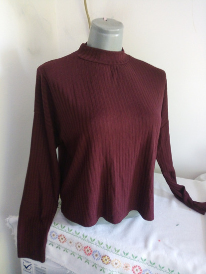 Stradivarius bordo crop dzemper M