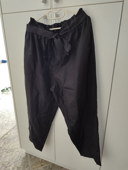 Crne pantalone 2xl *novo*