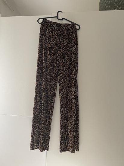 LEOPARD Pull&Bear plisirane saten pantalone