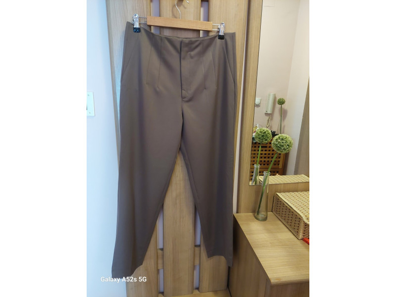 Nove Tiffany pantalone br.30