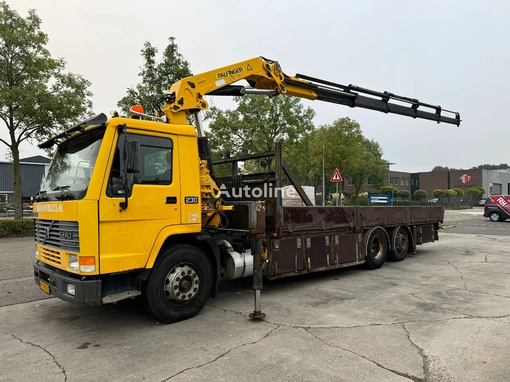 Volvo FL 7 6x2 PALFINGER PK32000D REMOTE CONTROLE kamion s ravnom platformom