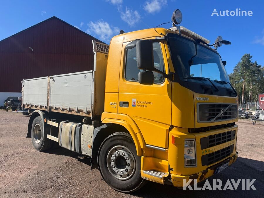 Prodaje se Volvo FM 300 kamion s ravnom platformom na aukciji