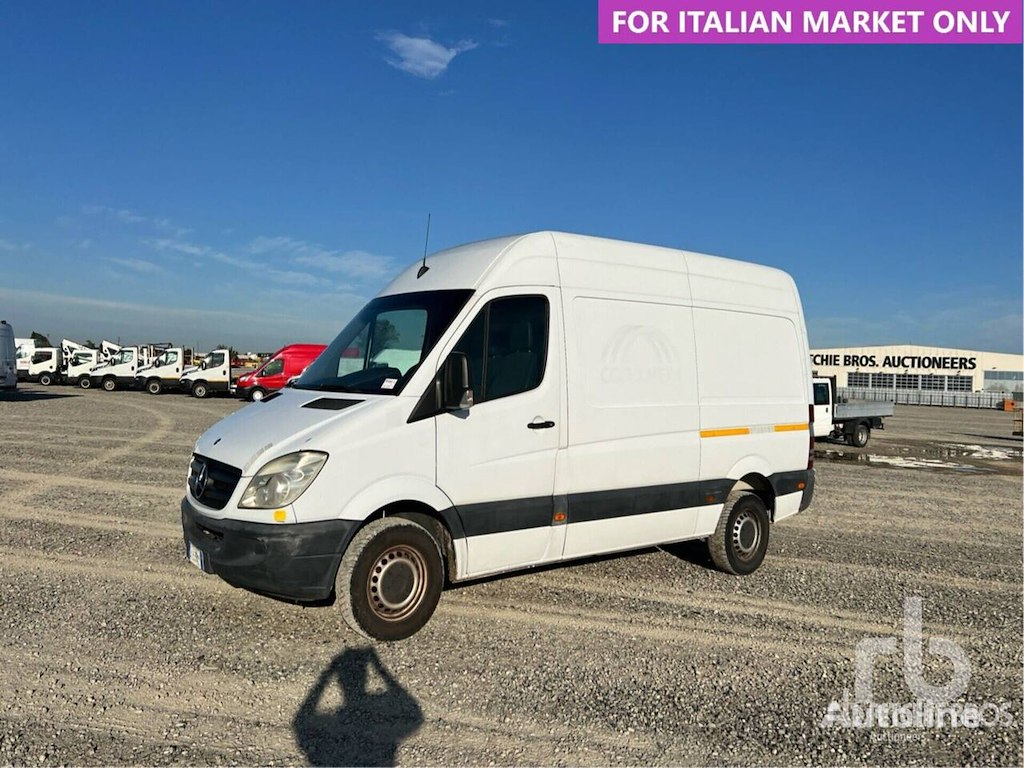 Prodaje se Mercedes-Benz SPRINTER 211 CD kamion furgon na aukciji