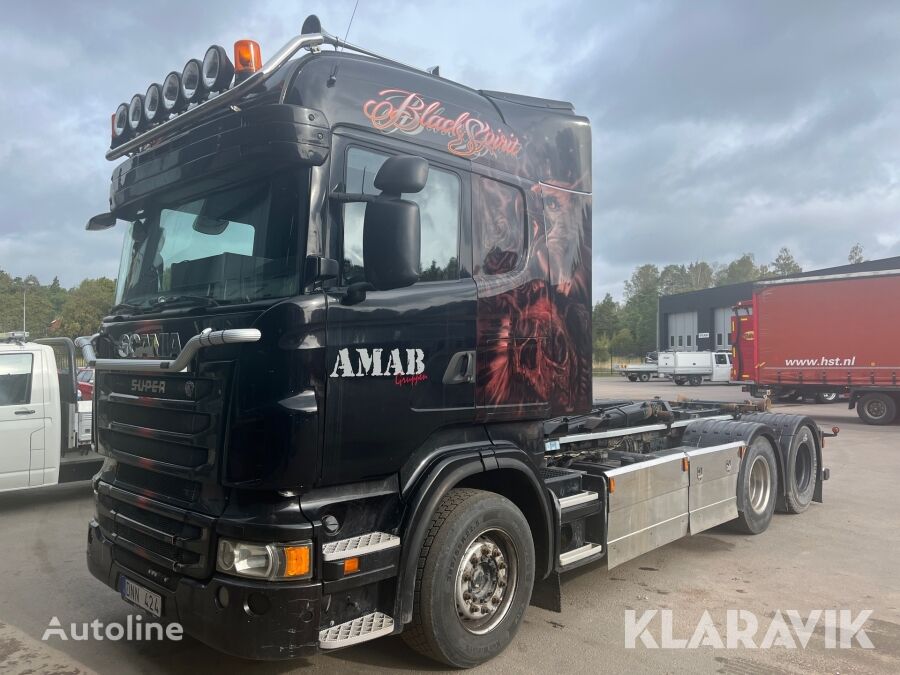 Prodaje se Scania R560LB6X2HNB rol kiper sa kukom na aukciji