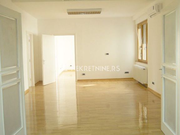 Centar, kod Londona, poslovni pr. 160 m2, 6 kancelarija