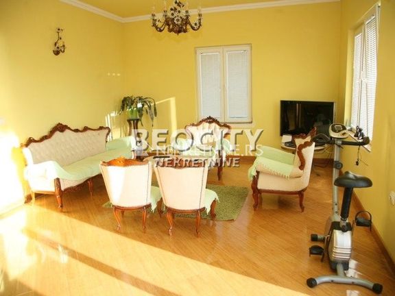 Tivat, Centar, Bradasevo, 12.0, 519m2, 1326000EUR