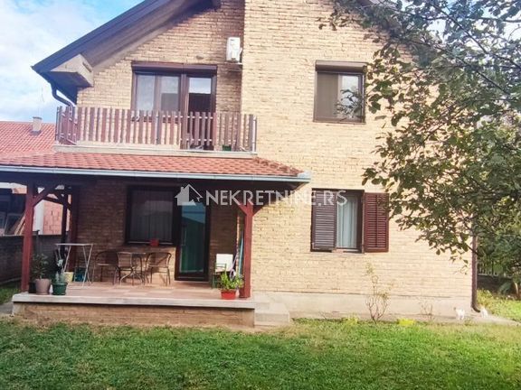 215m2, T ,ZEMUN - ALTINA , kuca