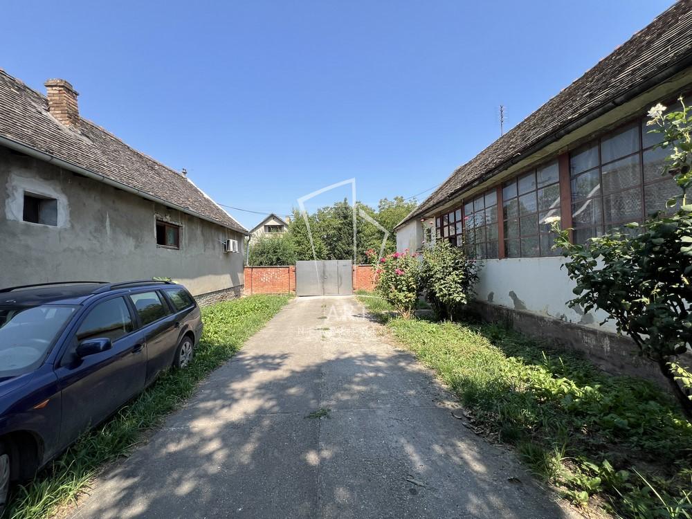 Nova Pazova, 15ari sa uknjiženom kućom 191m2 ID#8445 125.000 €