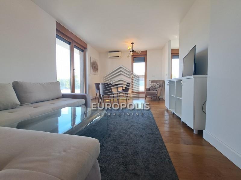 Dobanovačka, Centar, Zemun ID#5990 1.500 €