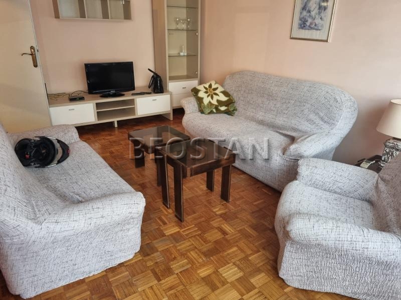 Novi Beograd - Blok 22 #56685
600 €