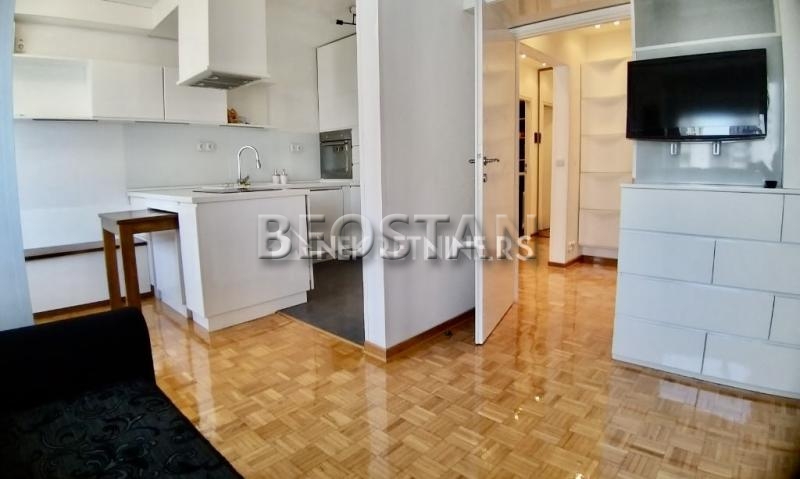 Novi Beograd - Blok 61 #58760
600 €