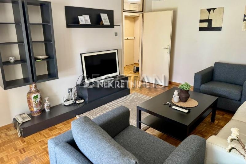 Novi Beograd - Blok 63 #2158784
700 €