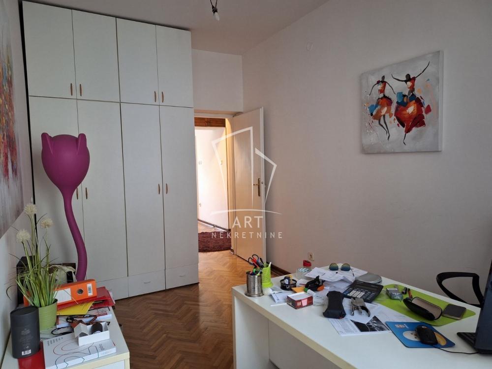 Vračar, poslovni prostor 64m2 ID#8640 750 €