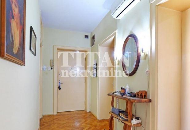 2,0/2.5 uknjizen PARKING,renoviran delimicno ID#5343 250.000 €