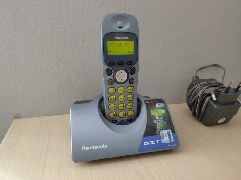 PANASONIC BEZICNI TELEFON KxTcd440 ! ! !